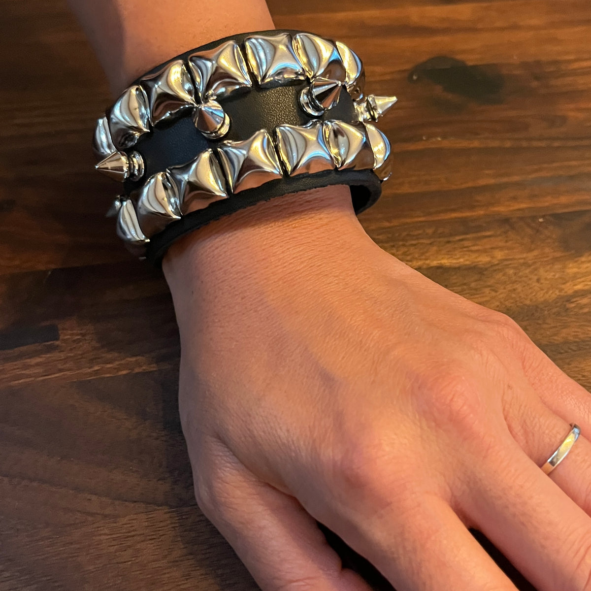 Slayer Spiked Cuff – VULGATI